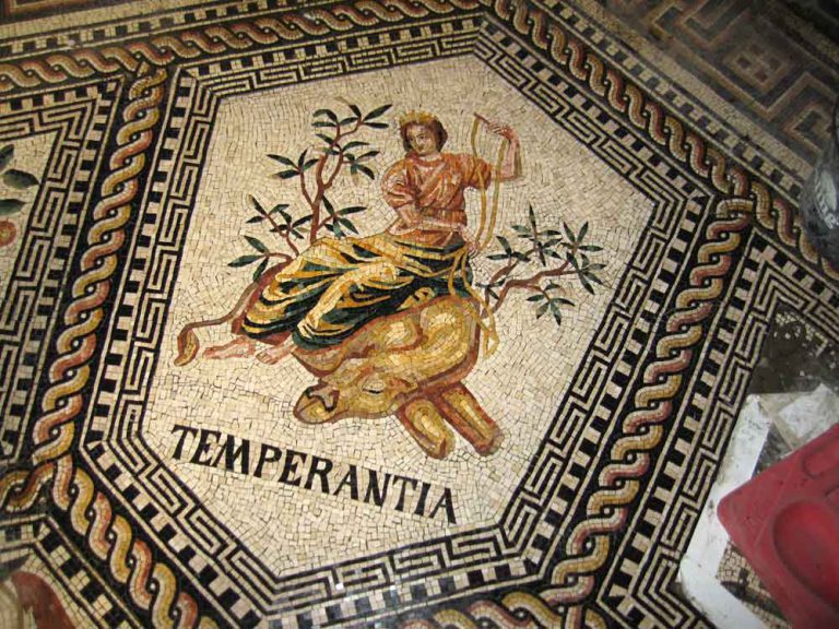 Gnadenkapelle Kevelaer, virtue " Temperantia" - Cosmomusivo